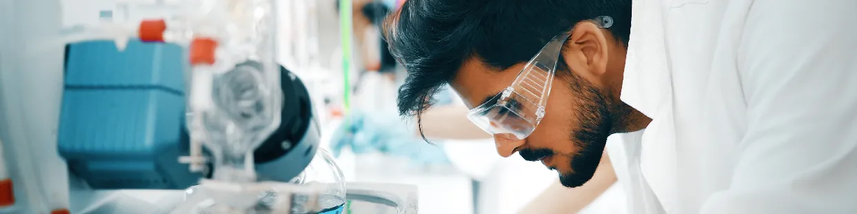 Devenir Généticien : formation, salaire, fiche métier